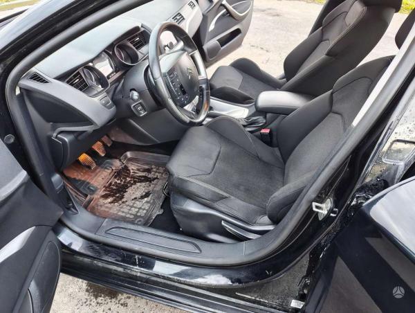 Black Citroen C5 2009 in Kaunas, with an engine capacity of 2.00 L and mileage of 349 thousand km for 1900 €, photo 10 on AUTOMOTO.COM.LV