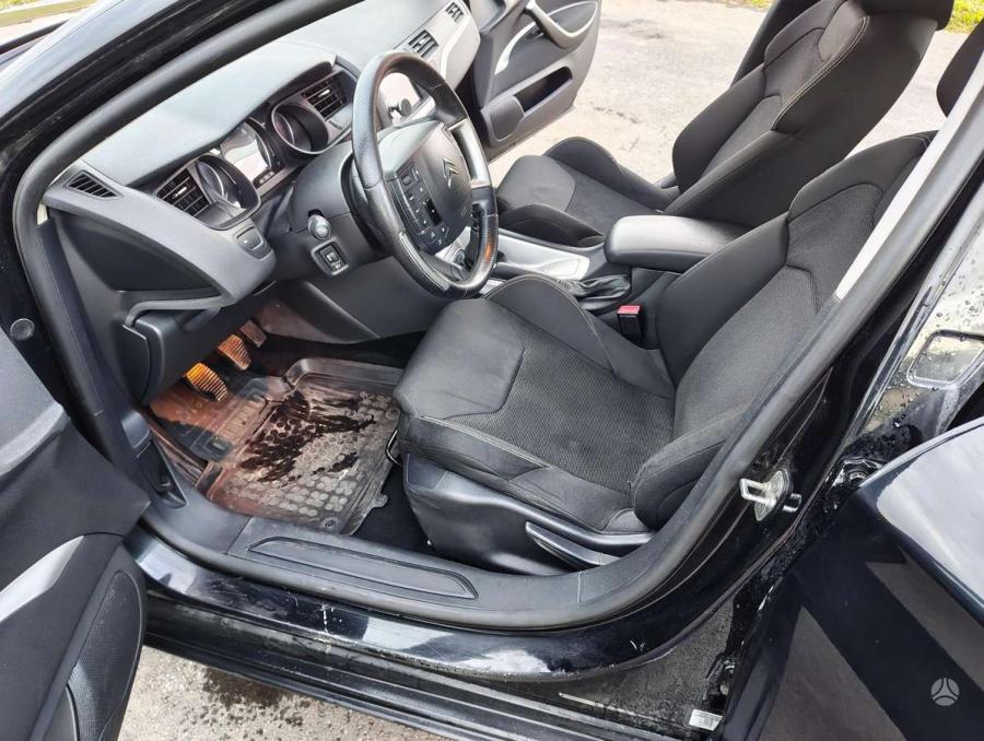 Melns Citroen C5 2009 Kauņa, ar dzinēja tilpumu 2.00 L un nobraukumu 349 tūkst. km par 1900 €, foto 10 vietnē AUTOMOTO.COM.LV