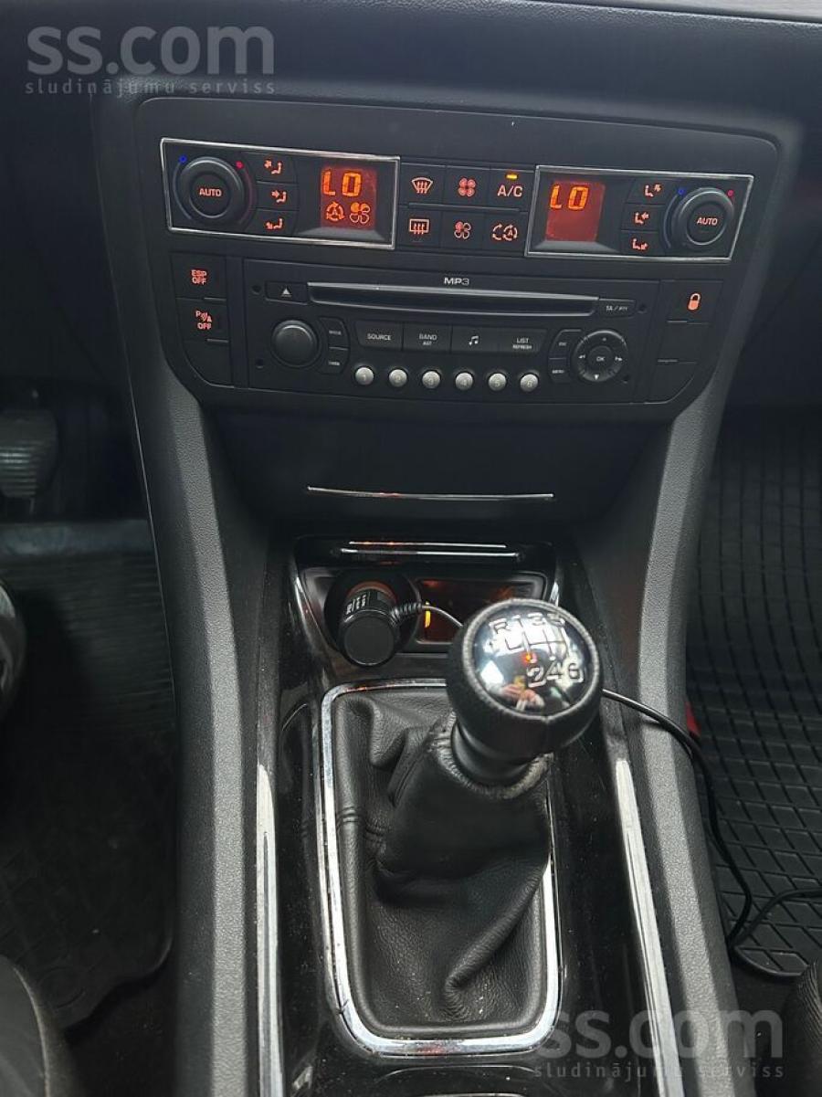 Melns Citroen C5 2009 Rēzekne, ar dzinēja tilpumu 2.00 L un nobraukumu 261 tūkst. km par 2450 €, foto 10 vietnē AUTOMOTO.COM.LV