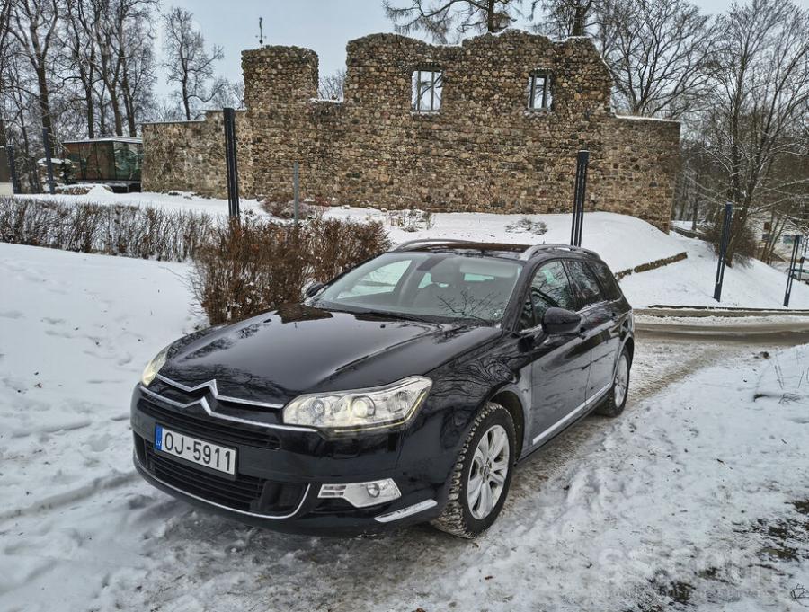 Melns Citroen C5 2010 Valmiera, ar dzinēja tilpumu 2.00 L un nobraukumu 172 tūkst. km par 4700 €, foto 1 vietnē AUTOMOTO.COM.LV