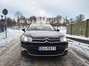 Melns Citroen C5 2010 Valmiera, ar dzinēja tilpumu 2.00 L un nobraukumu 172 tūkst. km par 4700 €, foto 3 vietnē AUTOMOTO.COM.LV