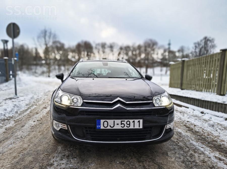 Melns Citroen C5 2010 Valmiera, ar dzinēja tilpumu 2.00 L un nobraukumu 172 tūkst. km par 4700 €, foto 3 vietnē AUTOMOTO.COM.LV