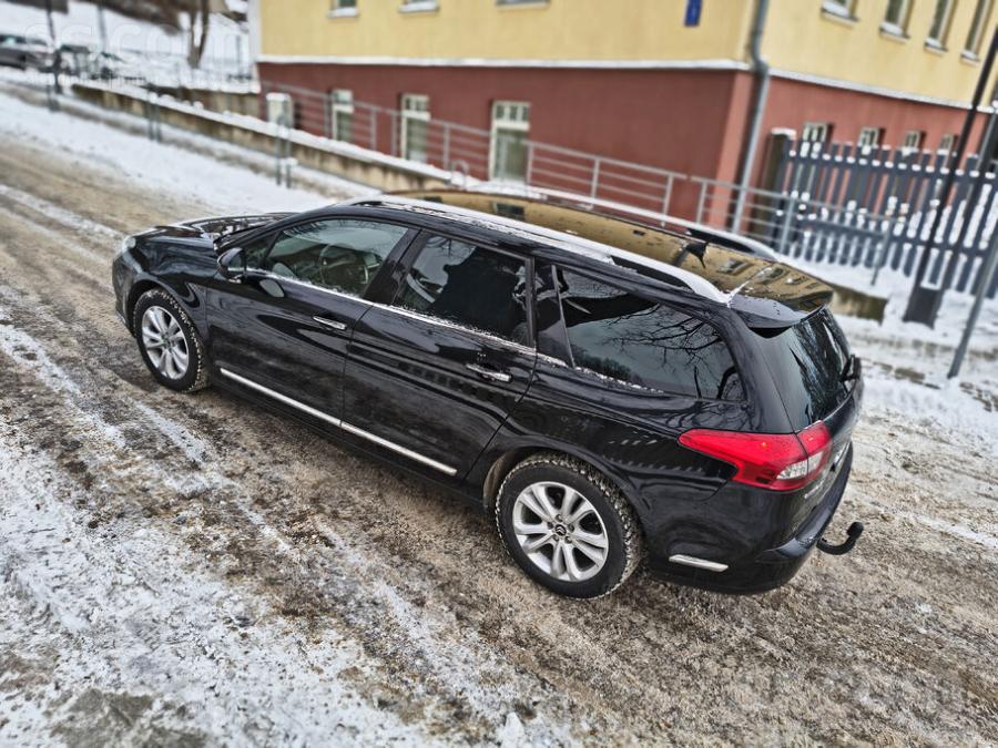 Melns Citroen C5 2010 Valmiera, ar dzinēja tilpumu 2.00 L un nobraukumu 172 tūkst. km par 4700 €, foto 6 vietnē AUTOMOTO.COM.LV