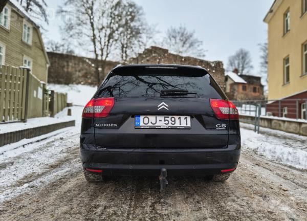 Melns Citroen C5 2010 Valmiera, ar dzinēja tilpumu 2.00 L un nobraukumu 172 tūkst. km par 4700 €, foto 8 vietnē AUTOMOTO.COM.LV