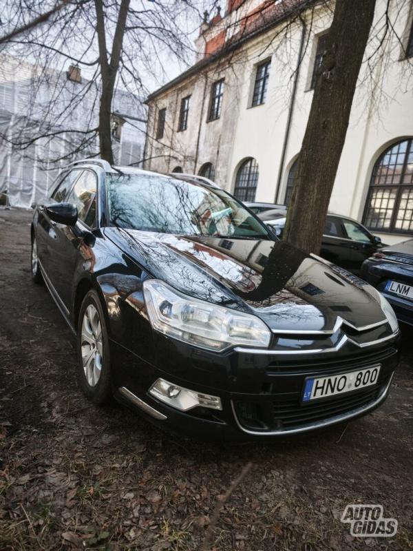 Melns Citroen C5 2010 Viļņa, ar dzinēja tilpumu 2.00 L un nobraukumu 247 tūkst. km par 2500 €, foto 1 vietnē AUTOMOTO.COM.LV