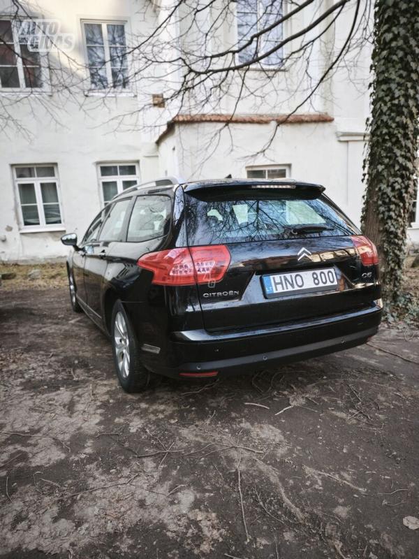 Melns Citroen C5 2010 Viļņa, ar dzinēja tilpumu 2.00 L un nobraukumu 247 tūkst. km par 2500 €, foto 5 vietnē AUTOMOTO.COM.LV