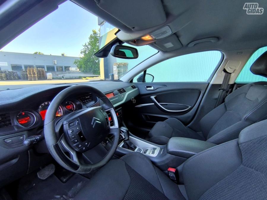 Black Citroen C5 2010 in Kaunas, with an engine capacity of 2.00 L and mileage of 382 thousand km for 2000 €, photo 10 on AUTOMOTO.COM.LV