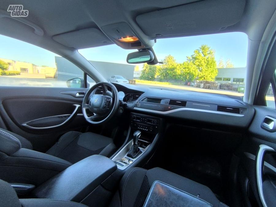 Black Citroen C5 2010 in Kaunas, with an engine capacity of 2.00 L and mileage of 382 thousand km for 2000 €, photo 14 on AUTOMOTO.COM.LV