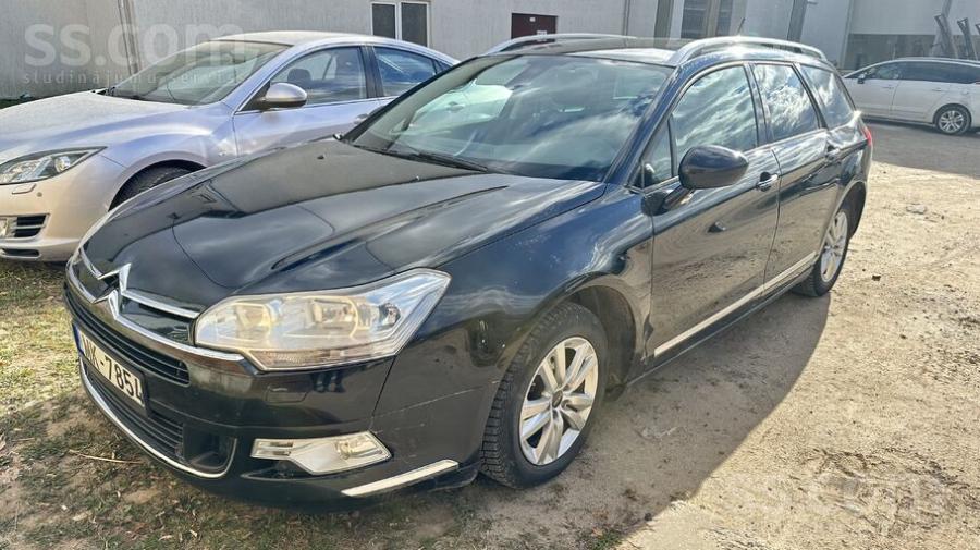 Melns Citroen C5 2010 Rēzekne, ar dzinēja tilpumu 1.60 L un nobraukumu 305 tūkst. km par 1200 €, foto 3 vietnē AUTOMOTO.COM.LV