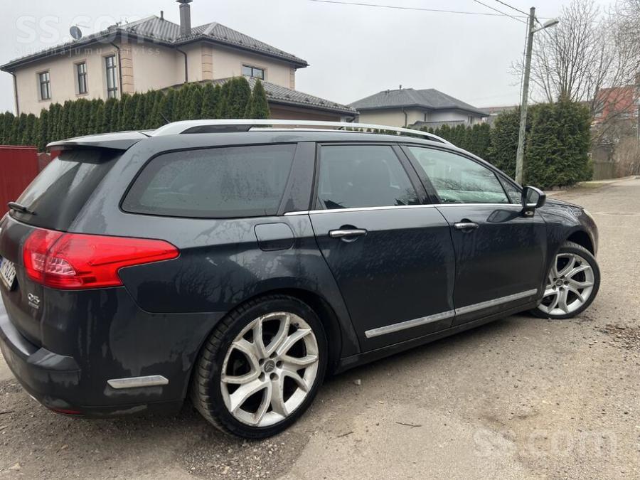 Melns Citroen C5 2010 Rīga, ar dzinēja tilpumu 3.00 L un nobraukumu 263 tūkst. km par 4390 €, foto 3 vietnē AUTOMOTO.COM.LV