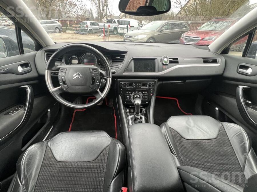 Melns Citroen C5 2010 Rīga, ar dzinēja tilpumu 3.00 L un nobraukumu 263 tūkst. km par 4390 €, foto 4 vietnē AUTOMOTO.COM.LV