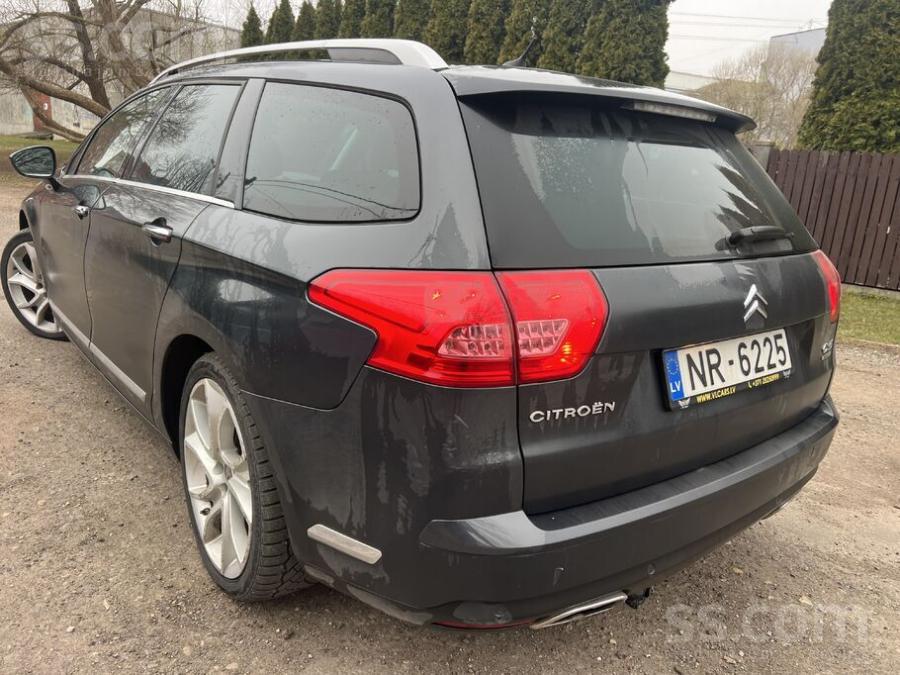 Melns Citroen C5 2010 Rīga, ar dzinēja tilpumu 3.00 L un nobraukumu 263 tūkst. km par 4390 €, foto 9 vietnē AUTOMOTO.COM.LV