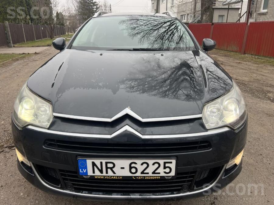 Melns Citroen C5 2010 Rīga, ar dzinēja tilpumu 3.00 L un nobraukumu 263 tūkst. km par 4390 €, foto 12 vietnē AUTOMOTO.COM.LV