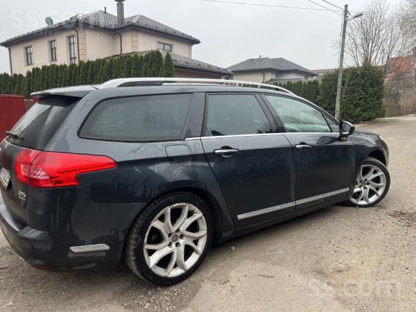 Black Citroen C5 2010 in Riga, with an engine capacity of 3.00 L and mileage of 263 thousand km for 3500 €, photo 3 on AUTOMOTO.COM.LV