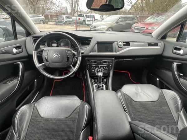 Black Citroen C5 2010 in Riga, with an engine capacity of 3.00 L and mileage of 263 thousand km for 3500 €, photo 4 on AUTOMOTO.COM.LV