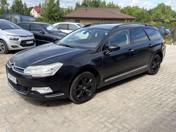 Black Citroen C5 2010 in Vilnius, with an engine capacity of 2.00 L and mileage of 292 thousand km for 1450 €, photo 8 on AUTOMOTO.COM.LV