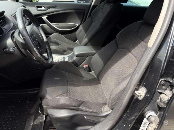 Black Citroen C5 2010 in Vilnius, with an engine capacity of 2.00 L and mileage of 292 thousand km for 1450 €, photo 10 on AUTOMOTO.COM.LV