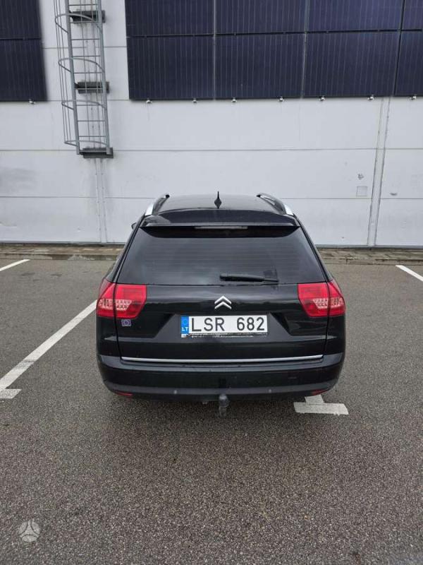 Black Citroen C5 2010 in Panevezys, with an engine capacity of 2.00 L and mileage of 330 thousand km for 1500 €, photo 2 on AUTOMOTO.COM.LV