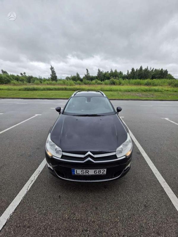 Black Citroen C5 2010 in Panevezys, with an engine capacity of 2.00 L and mileage of 330 thousand km for 1500 €, photo 4 on AUTOMOTO.COM.LV
