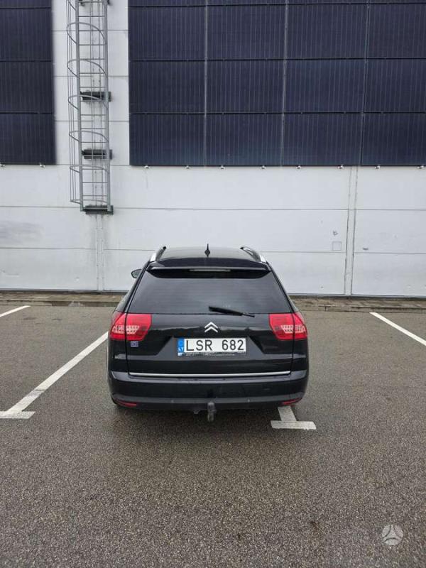 Black Citroen C5 2010 in Panevezys, with an engine capacity of 2.00 L and mileage of 330 thousand km for 1500 €, photo 6 on AUTOMOTO.COM.LV