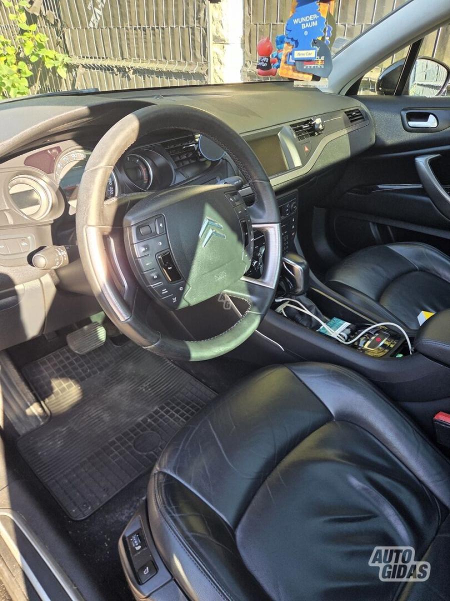 Melns Citroen C5 2010 Viļņa, ar dzinēja tilpumu 2.20 L un nobraukumu 241 tūkst. km par 3500 €, foto 8 vietnē AUTOMOTO.COM.LV