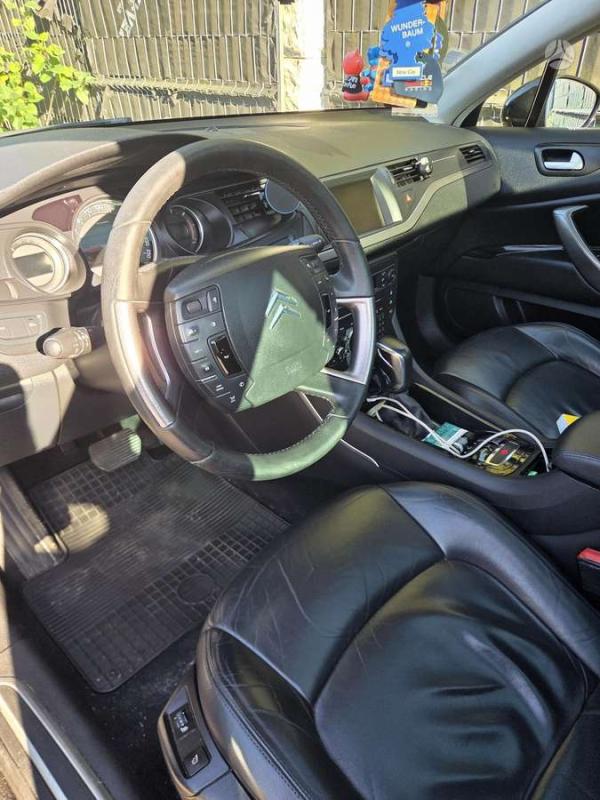 Melns Citroen C5 2010 Viļņa, ar dzinēja tilpumu 2.20 L un nobraukumu 242 tūkst. km par 3450 €, foto 10 vietnē AUTOMOTO.COM.LV