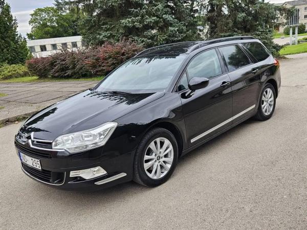 Black Citroen C5 2010 in Jekabpils, with an engine capacity of 1.60 L and mileage of 327 thousand km for 2590 €, photo 1 on AUTOMOTO.COM.LV