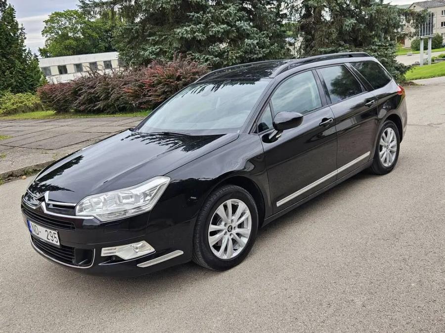 Black Citroen C5 2010 in Jekabpils, with an engine capacity of 1.60 L and mileage of 327 thousand km for 2590 €, photo 1 on AUTOMOTO.COM.LV