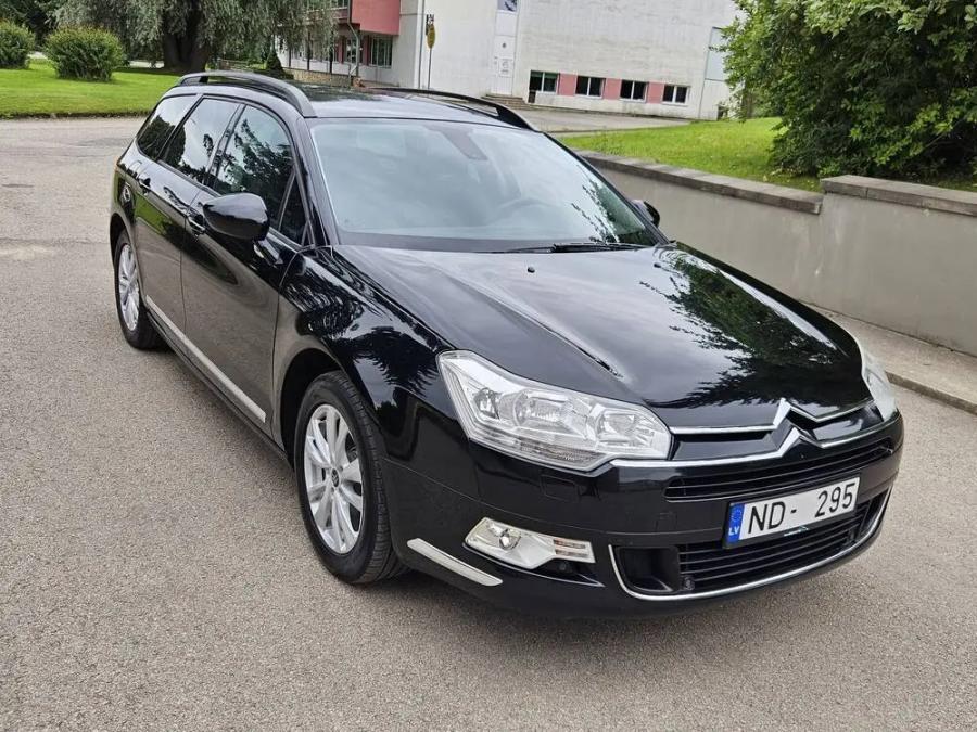 Black Citroen C5 2010 in Jekabpils, with an engine capacity of 1.60 L and mileage of 327 thousand km for 2590 €, photo 5 on AUTOMOTO.COM.LV