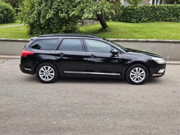 Black Citroen C5 2010 in Jekabpils, with an engine capacity of 1.60 L and mileage of 327 thousand km for 2590 €, photo 6 on AUTOMOTO.COM.LV