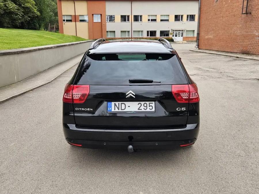 Black Citroen C5 2010 in Jekabpils, with an engine capacity of 1.60 L and mileage of 327 thousand km for 2590 €, photo 9 on AUTOMOTO.COM.LV