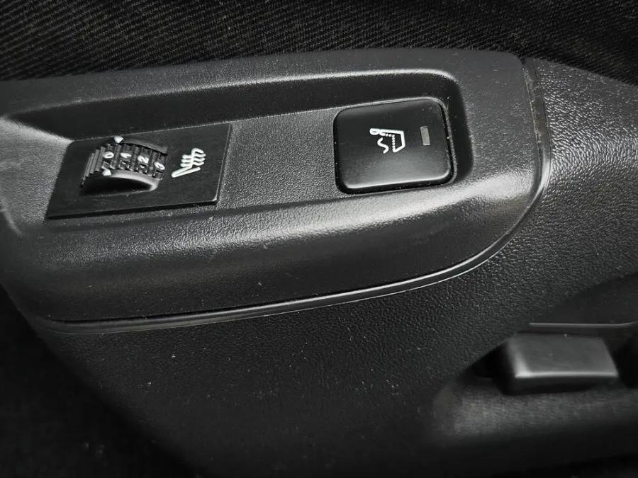 Black Citroen C5 2010 in Jekabpils, with an engine capacity of 1.60 L and mileage of 327 thousand km for 2590 €, photo 14 on AUTOMOTO.COM.LV