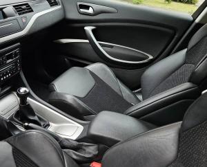 Black Citroen C5 2010 in Jekabpils, with an engine capacity of 1.60 L and mileage of 327 thousand km for 2590 €, photo 16 on AUTOMOTO.COM.LV