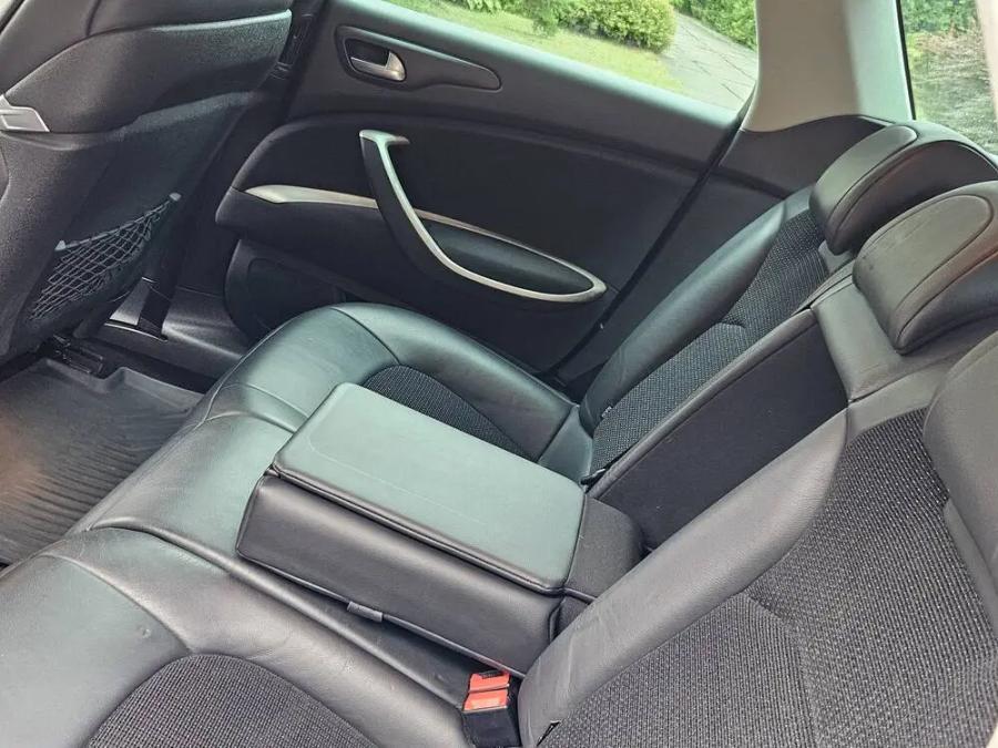 Black Citroen C5 2010 in Jekabpils, with an engine capacity of 1.60 L and mileage of 327 thousand km for 2590 €, photo 17 on AUTOMOTO.COM.LV