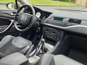 Black Citroen C5 2010 in Jekabpils, with an engine capacity of 1.60 L and mileage of 327 thousand km for 2590 €, photo 18 on AUTOMOTO.COM.LV