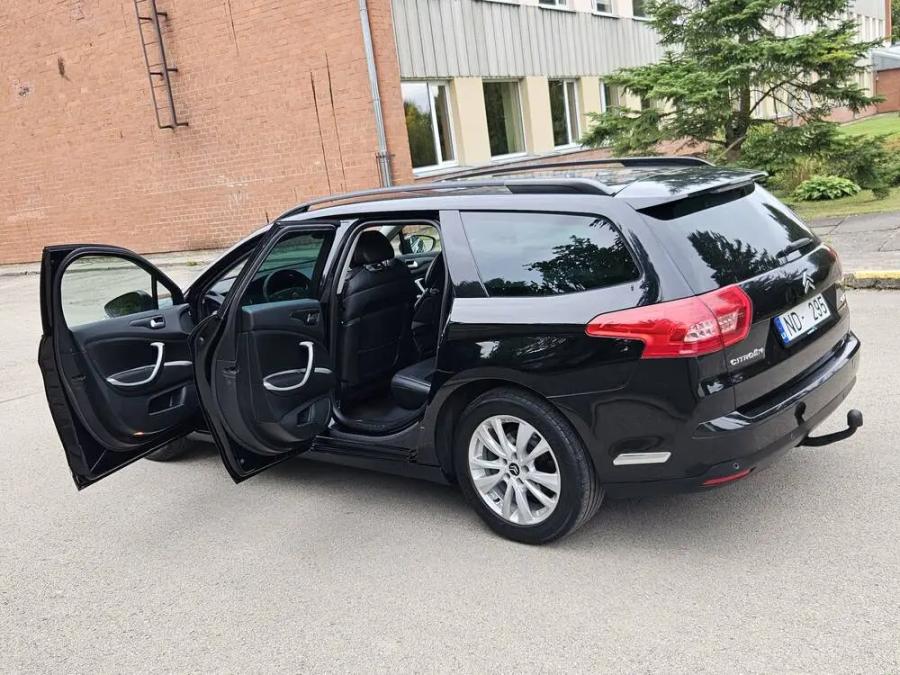 Black Citroen C5 2010 in Jekabpils, with an engine capacity of 1.60 L and mileage of 327 thousand km for 2590 €, photo 20 on AUTOMOTO.COM.LV