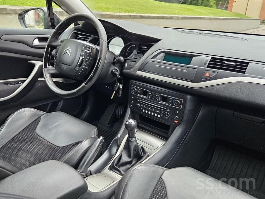 Melns Citroen C5 2010 Jēkabpils, ar dzinēja tilpumu 1.60 L un nobraukumu 327 tūkst. km par 2590 €, foto 18 vietnē AUTOMOTO.COM.LV