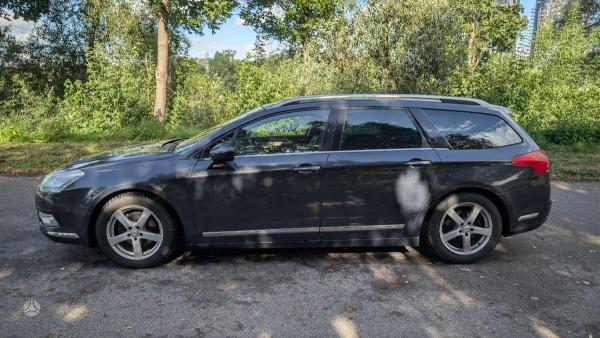 Melns Citroen C5 2010 Kauņa, ar dzinēja tilpumu 2.00 L un nobraukumu 226 tūkst. km par 2390 €, foto 2 vietnē AUTOMOTO.COM.LV