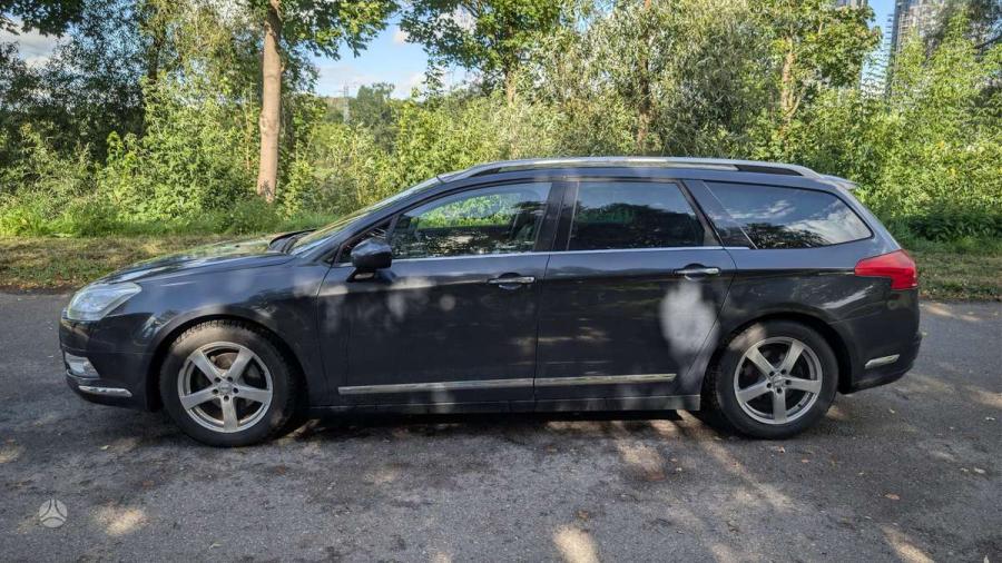 Black Citroen C5 2010 in Kaunas, with an engine capacity of 2.00 L and mileage of 226 thousand km for 2390 €, photo 3 on AUTOMOTO.COM.LV