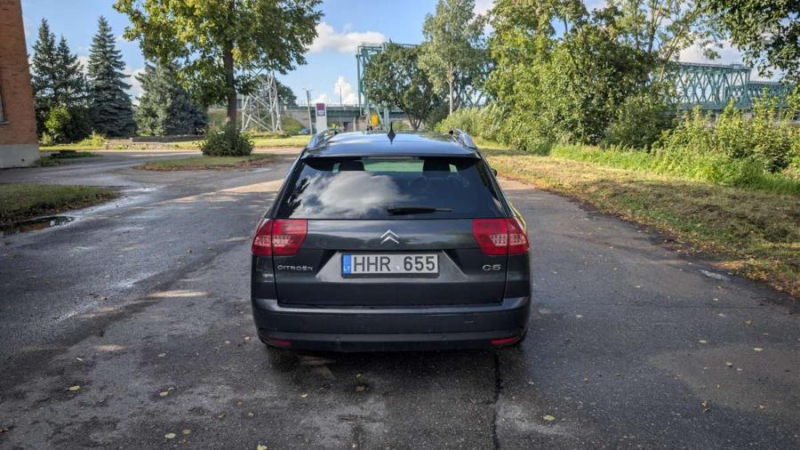 Black Citroen C5 2010 in Kaunas, with an engine capacity of 2.00 L and mileage of 226 thousand km for 2390 €, photo 5 on AUTOMOTO.COM.LV