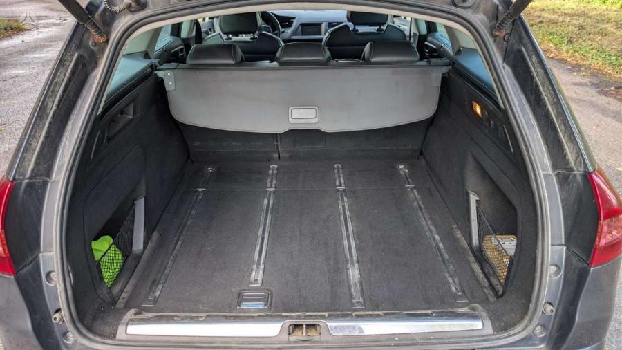 Black Citroen C5 2010 in Kaunas, with an engine capacity of 2.00 L and mileage of 226 thousand km for 2390 €, photo 7 on AUTOMOTO.COM.LV