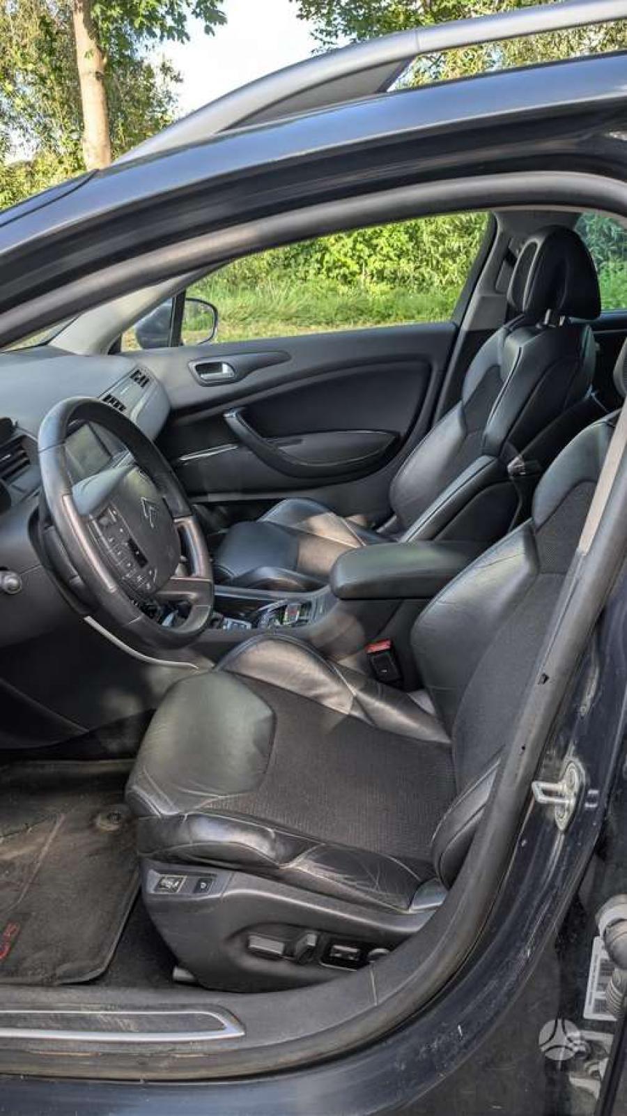 Black Citroen C5 2010 in Kaunas, with an engine capacity of 2.00 L and mileage of 226 thousand km for 2390 €, photo 12 on AUTOMOTO.COM.LV