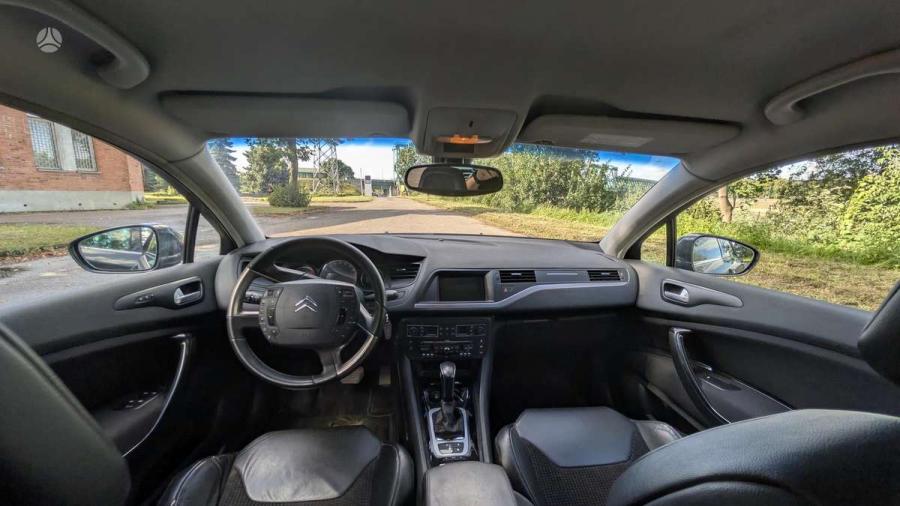 Black Citroen C5 2010 in Kaunas, with an engine capacity of 2.00 L and mileage of 226 thousand km for 2390 €, photo 14 on AUTOMOTO.COM.LV