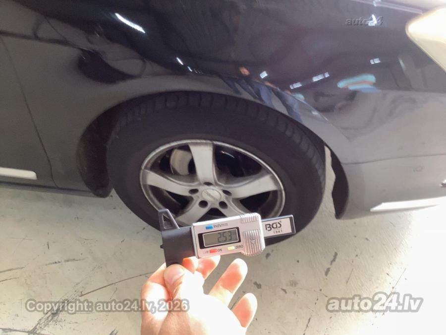 Black Citroen C5 2010 in Saku, with an engine capacity of 1.60 L and mileage of 279 thousand km for 2690 €, photo 13 on AUTOMOTO.COM.LV