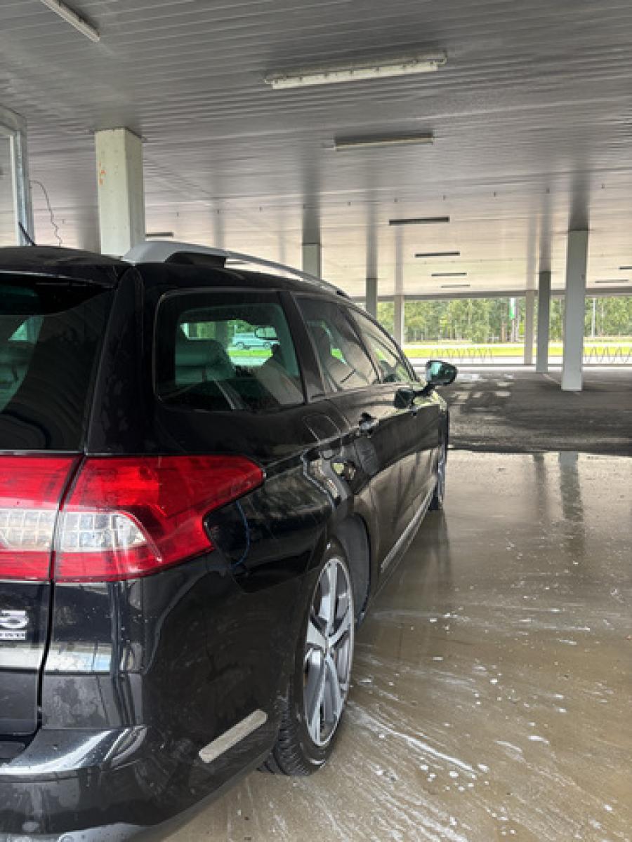 Black Citroen C5 2010 in Tallinn, with an engine capacity of 3.00 L and mileage of 292 thousand km for 4500 €, photo 5 on AUTOMOTO.COM.LV