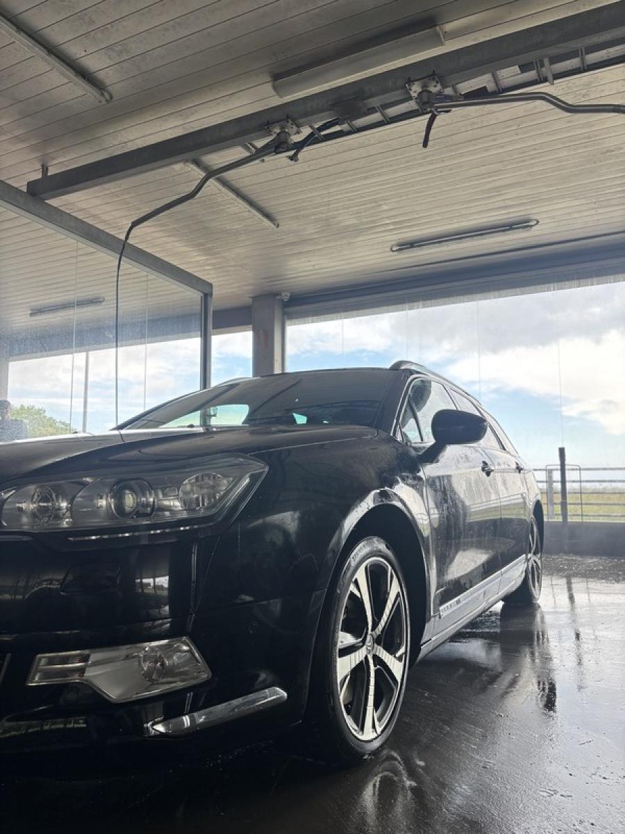 Black Citroen C5 2010 in Tallinn, with an engine capacity of 3.00 L and mileage of 292 thousand km for 4500 €, photo 15 on AUTOMOTO.COM.LV