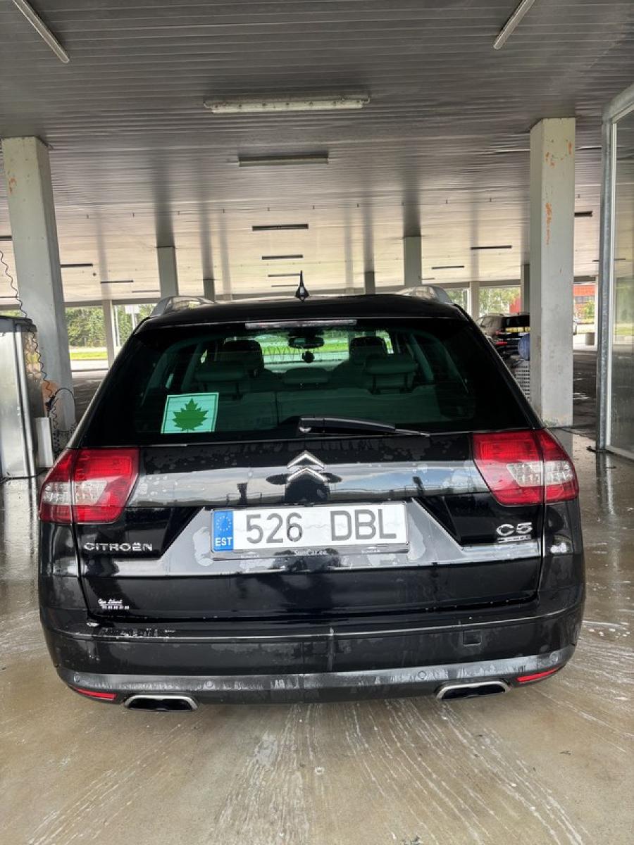 Black Citroen C5 2010 in Tallinn, with an engine capacity of 3.00 L and mileage of 292 thousand km for 4500 €, photo 17 on AUTOMOTO.COM.LV