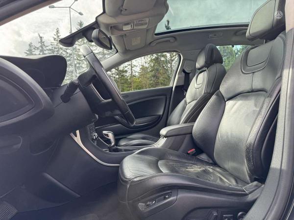 Black Citroen C5 2010 in Klaipeda, with an engine capacity of 2.18 L and mileage of 312 thousand km for 2950 €, photo 8 on AUTOMOTO.COM.LV
