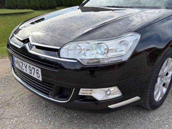 Melns Citroen C5 2010 Viļņa, ar dzinēja tilpumu 2.00 L un nobraukumu 362 tūkst. km par 2500 €, foto 3 vietnē AUTOMOTO.COM.LV