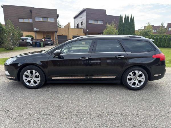 Melns Citroen C5 2010 Viļņa, ar dzinēja tilpumu 2.00 L un nobraukumu 362 tūkst. km par 2500 €, foto 4 vietnē AUTOMOTO.COM.LV